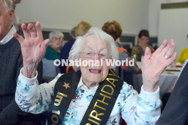 40161716-Freda Jessop celebrates her 100th birthday with family and ...