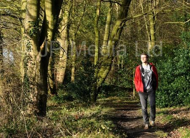 39323832-Artist Steve Wintercroft from Scarborough in Suffield woods ...