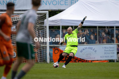 40320014-AFC Portchester hosted Hamble Club at the On-Site Stadium on ...