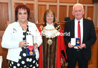 40327964-Wigan has a new Mayor as Coun Jenny Bullen, centre, is ...