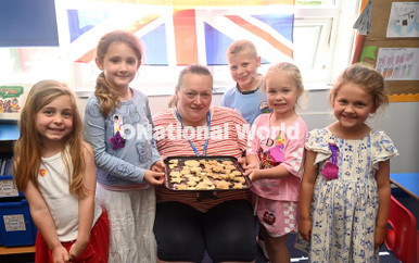 40328567-Pupils and staff at St Thomas's CE primary school, Ashton-in ...