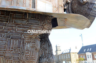 40328550-The new "Then Gone" sculpture art by Ray Lonsdale and son Sam ...