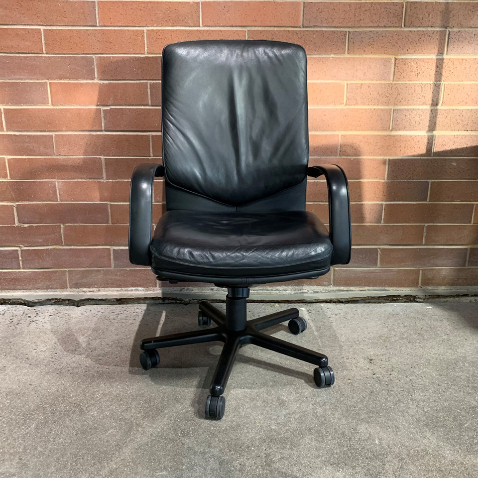 Pre-Owned Geiger Conference Black Leather Executive Chair - Everything ...