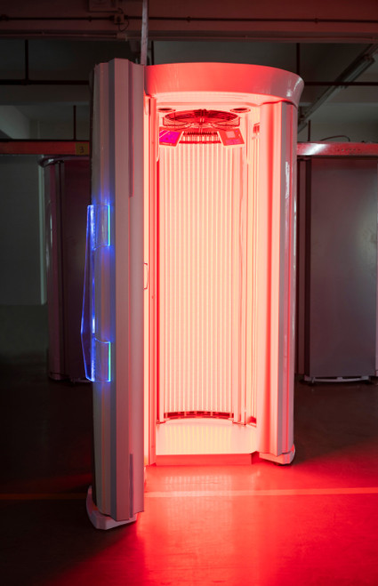 Merican M11 Red Light Stand Up Booth