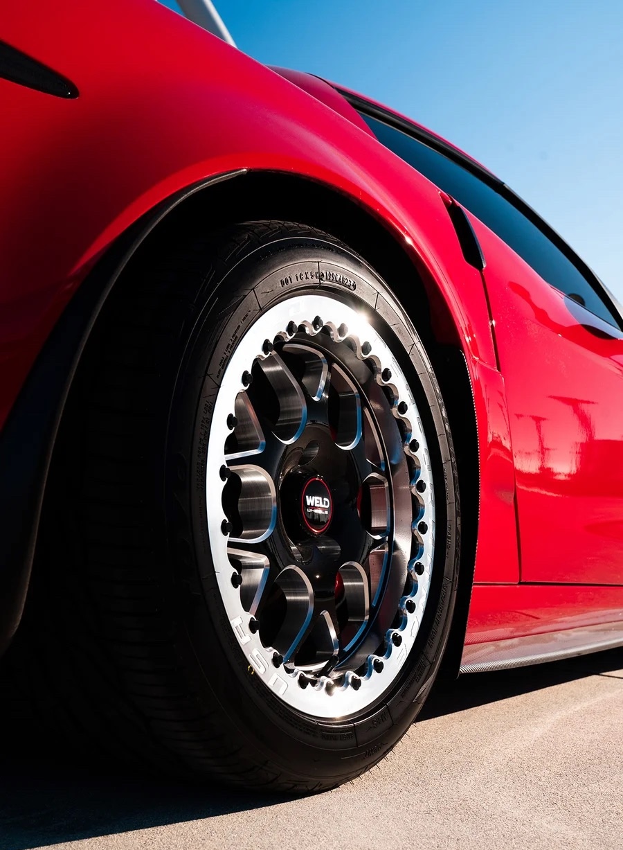 WELD RF Gloss Machined Scalloped Beadlock Rings: Featured on Red C6 Z06 ...