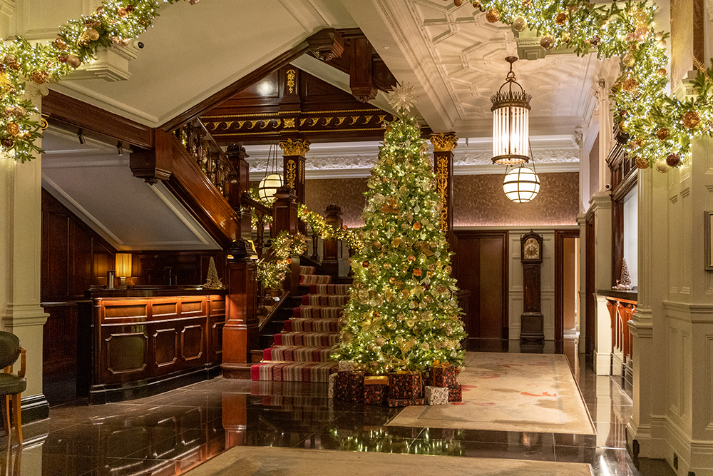 A Merry Mayfair Christmas: The Connaught Hotel - Moyses Stevens