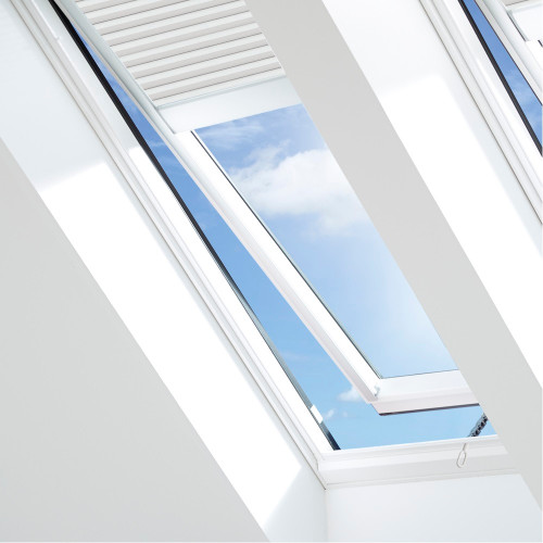 VELUX White Solar Powered Room Darkening Shade for Skylight ...