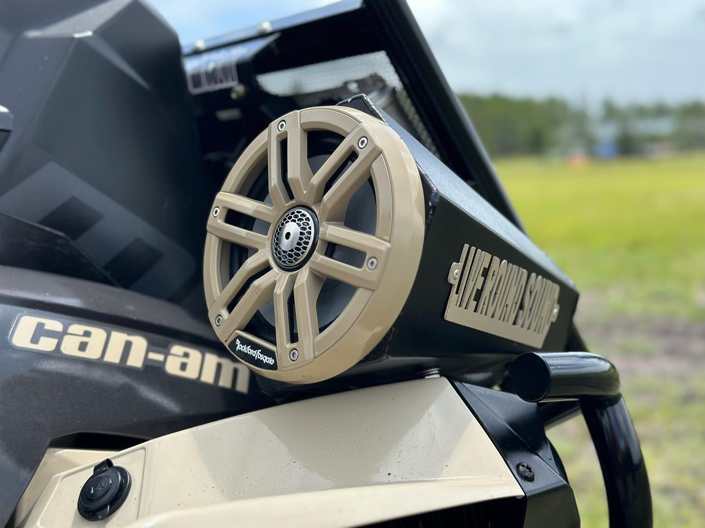 ATV/UTV 6.5" Power Tower Speakers w/ Bluetooth - Live Round Sound