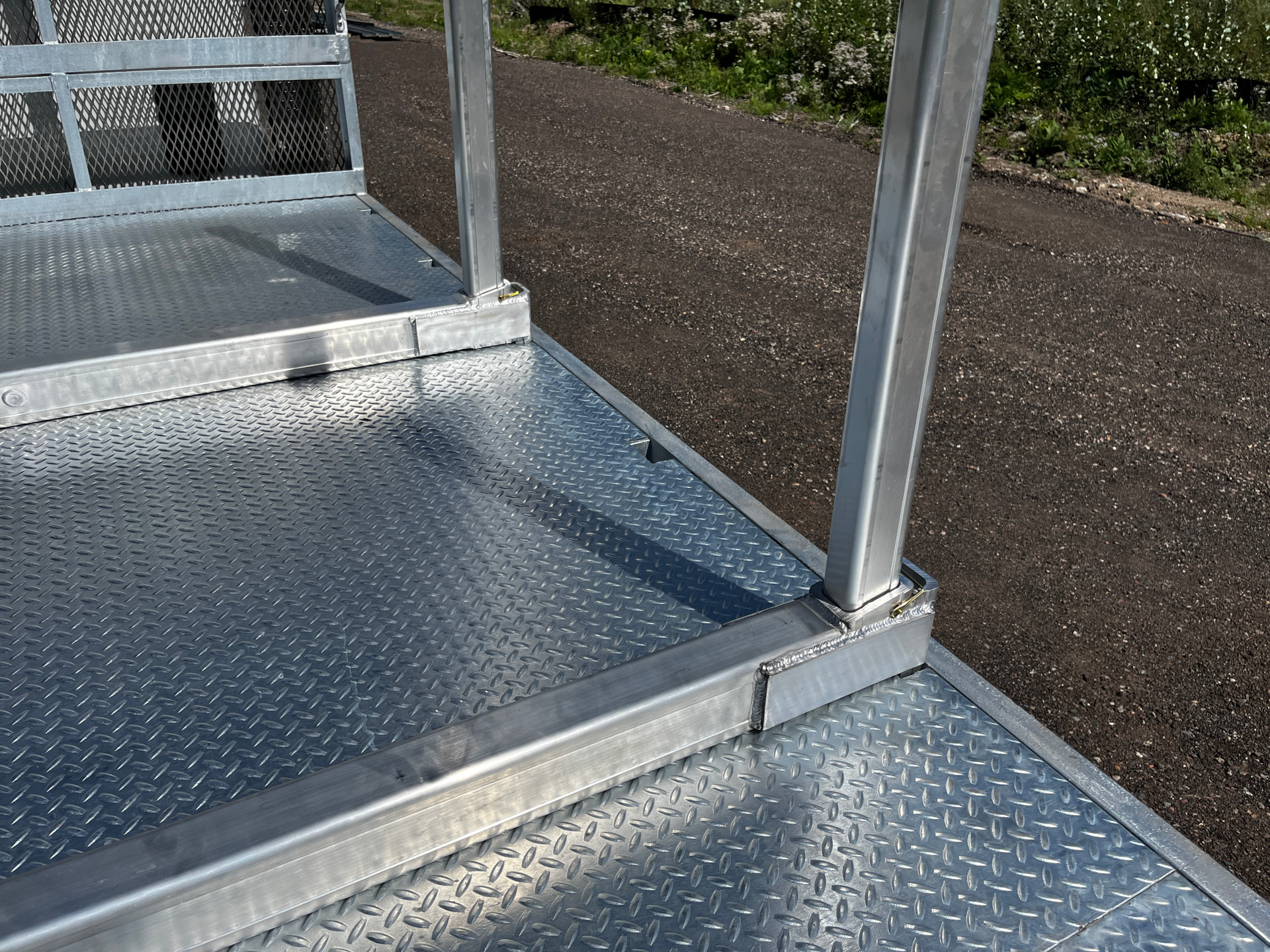 Adjustable Aluminum Flatbed Log Bunks And Stakes - | DonDens.com