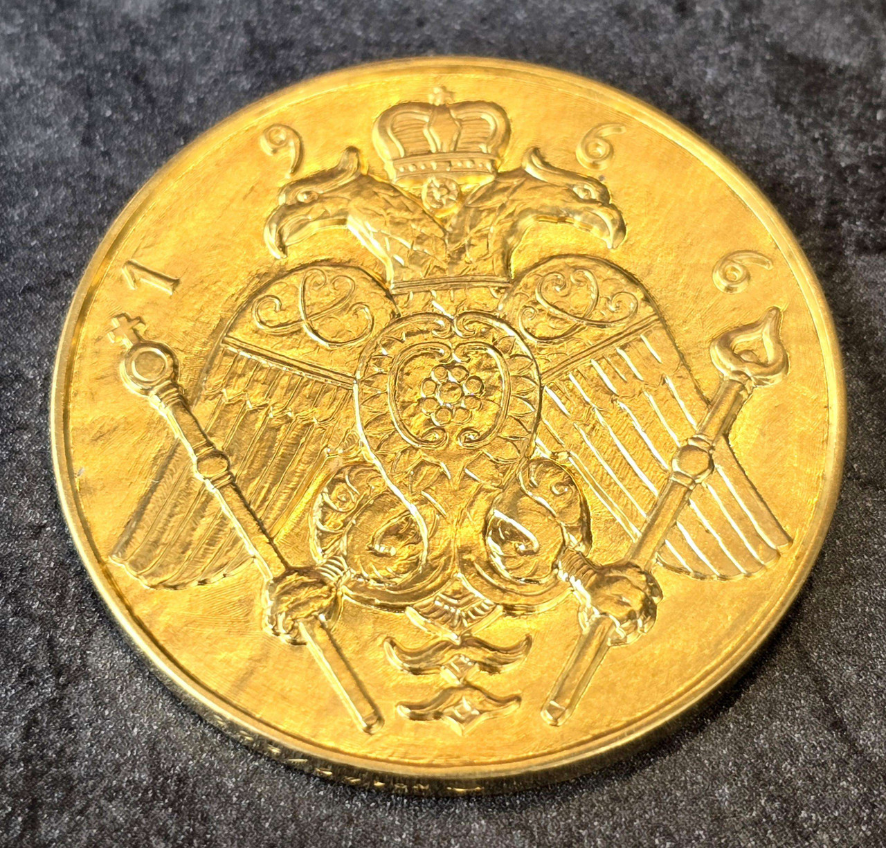 CYPRUS 1966 (1975) GOLD 5 POUNDS MAKARIOS NUMBERED RARE COIN
