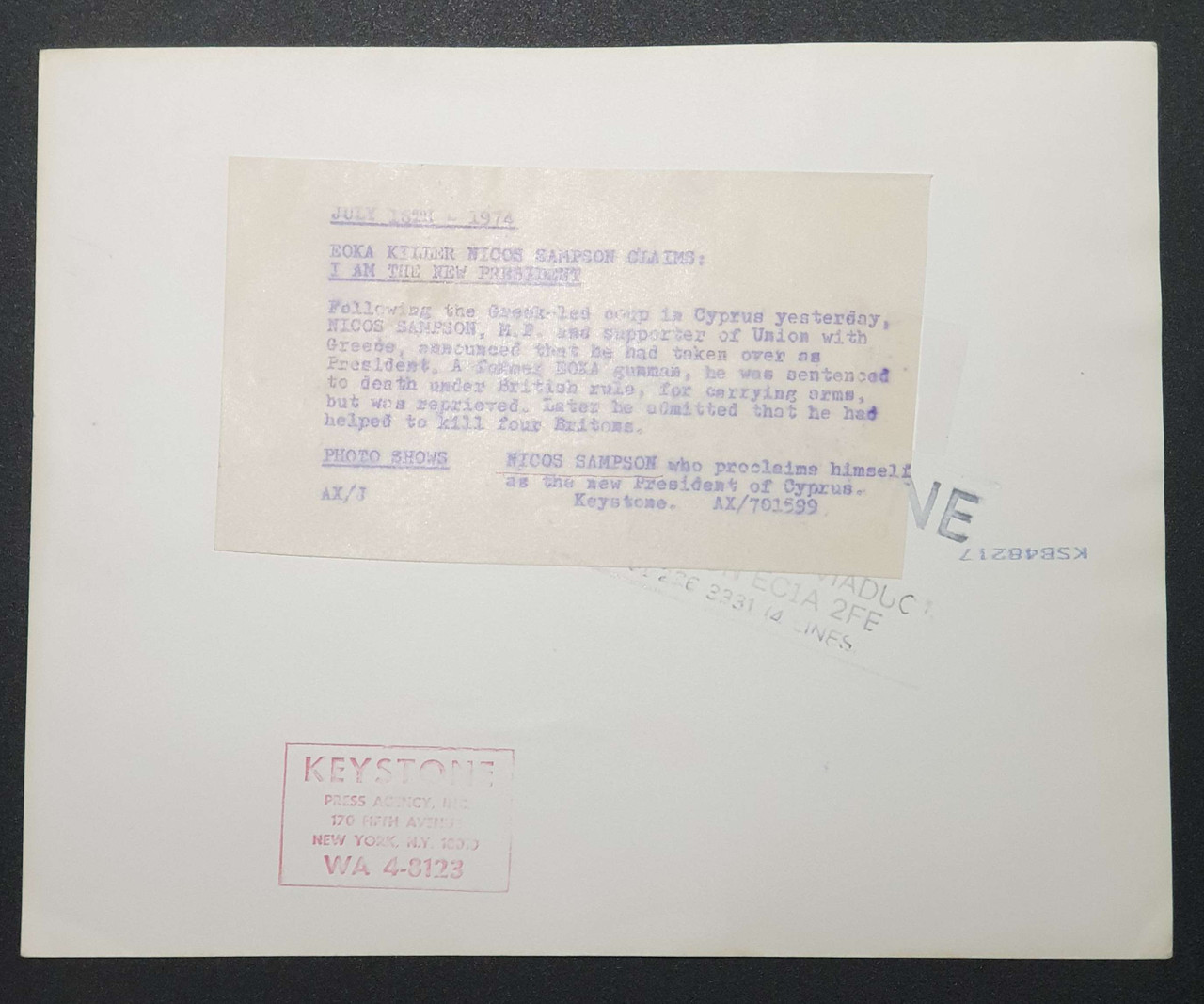 NICOS SAMSON CLAIMS PRESIDENCY OF CYPRUS WITH EOKA BERET