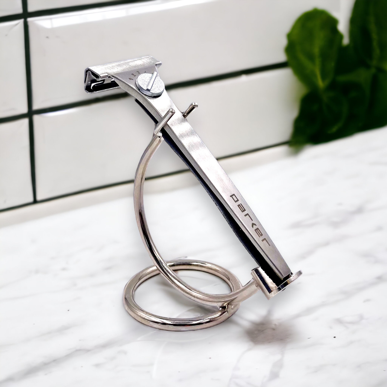 Curved Chrome Razor Stand for Safety Razors