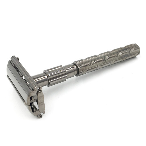 Best Travel Accessories | Parker 22R Safety Razor Gift Set