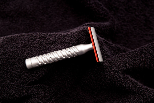 The Goodfellas' smile Styletto Sting Red Safety Razor V2