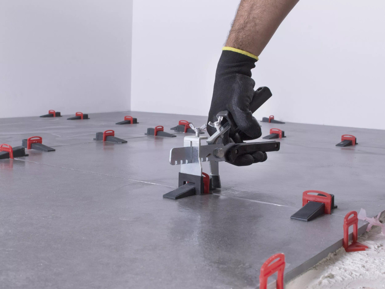 Rubi Delta Leveling System