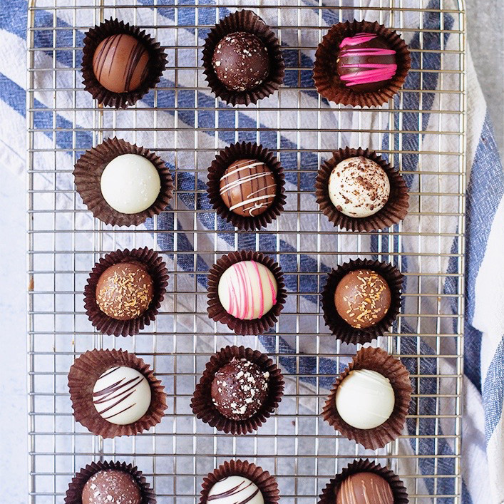 Luxury Chocolate Truffles – 18 Pieces | Lammes Candies