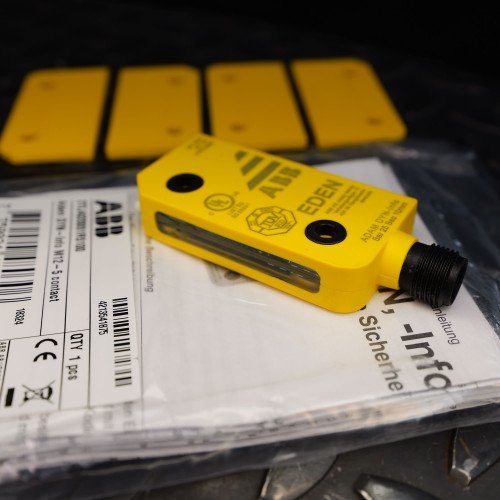 ABB EDEN ADAM DYN Safety Sensor 2TLA020051R5100 NOS