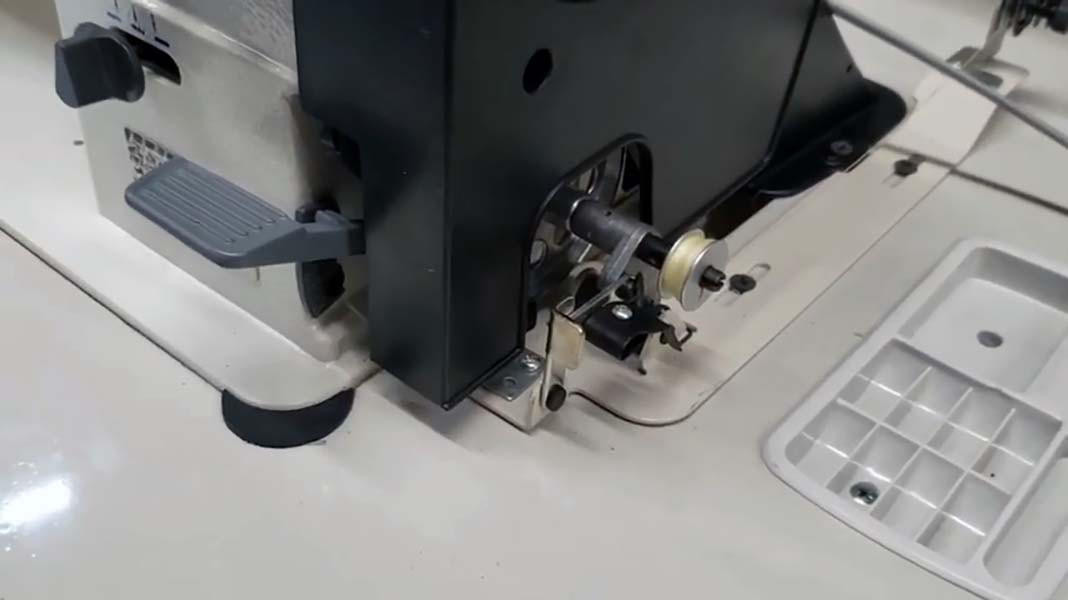 Consew CN2073R-DSM Single Needle Drop Feed Zig-Zag Sewing Machine with ...