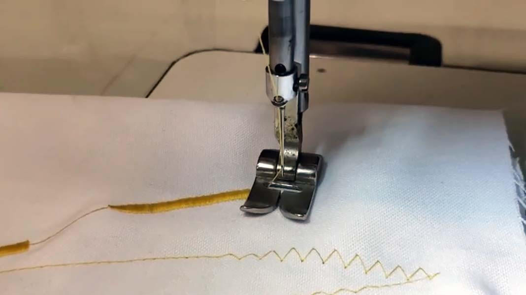 Consew CN2073R-DSM Single Needle Drop Feed Zig-Zag Sewing Machine with ...