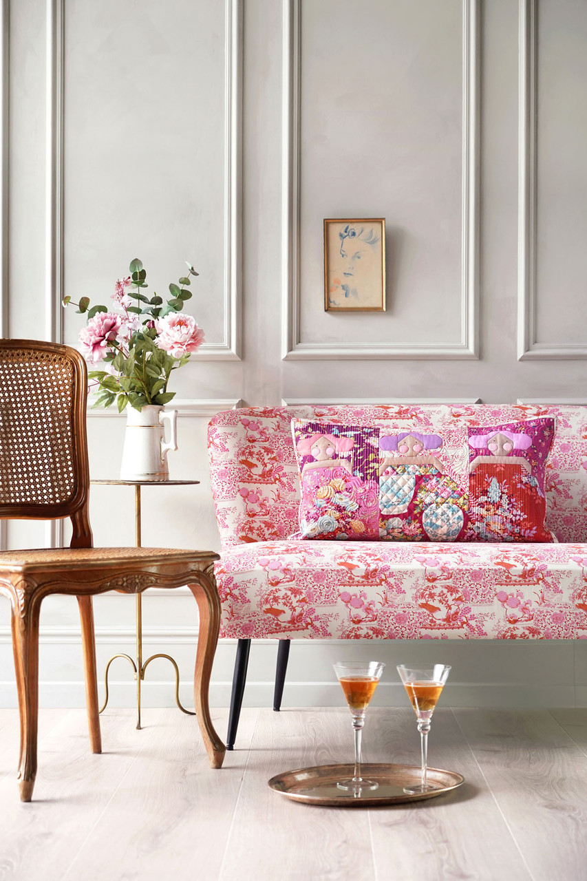 TILDA CHIC ESCAPE, Cocktail Hour Quilt Kit in Pink - Elegante Virgule ...