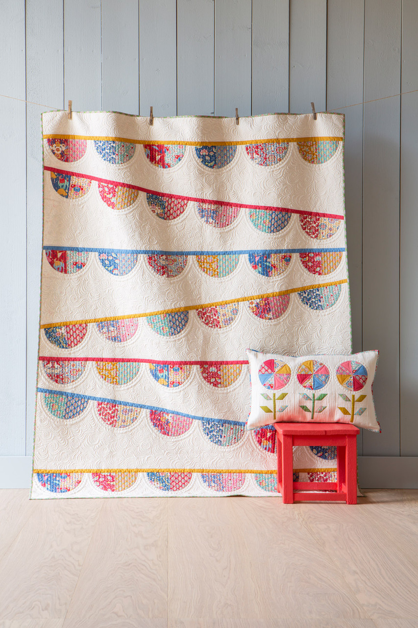 TILDA JUBILEE, Circus Life Jubilee in Creme - Elegante Virgule Canada