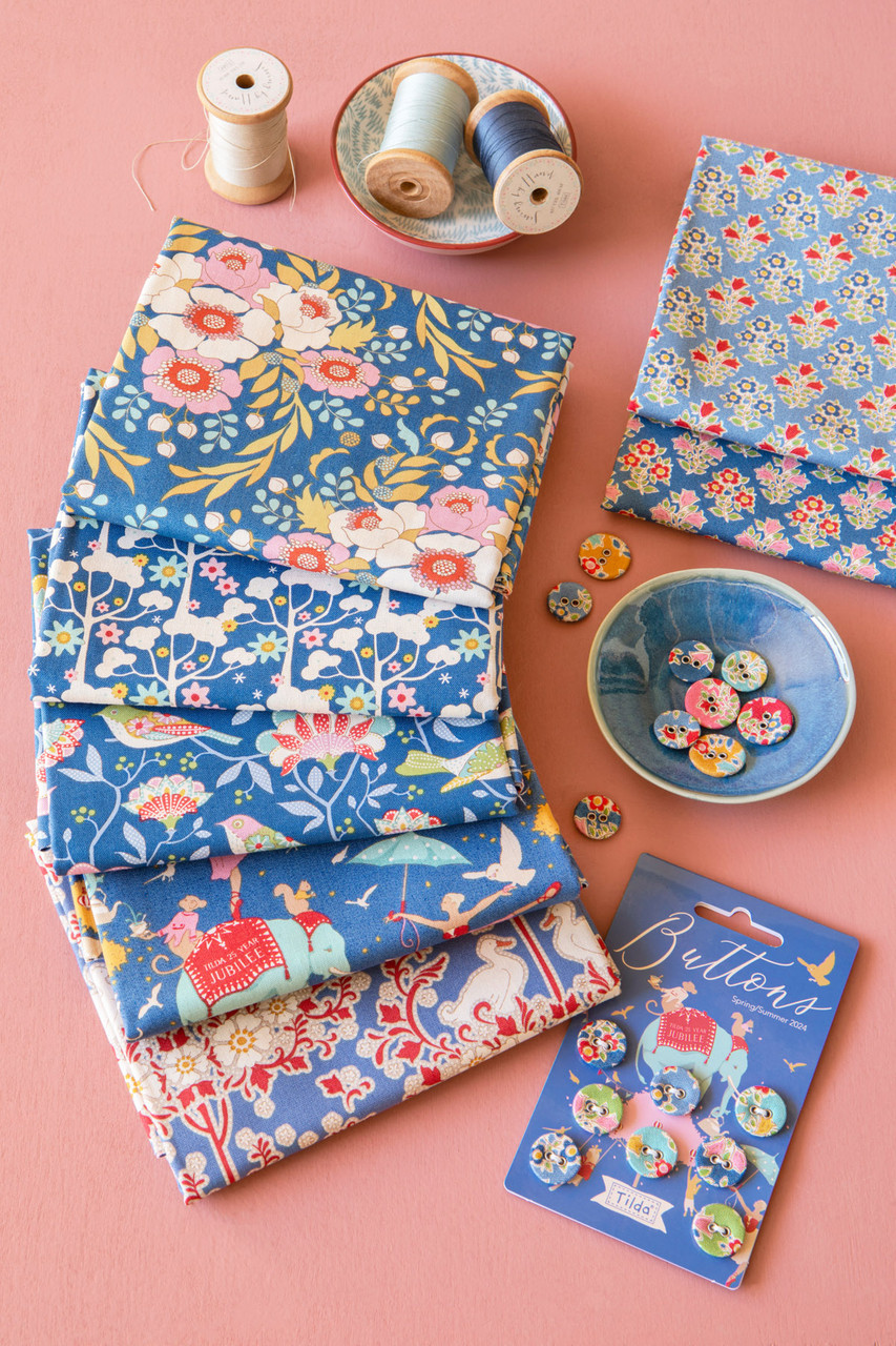 TILDA JUBILEE, Circus Life Jubilee in Blue - Elegante Virgule Canada
