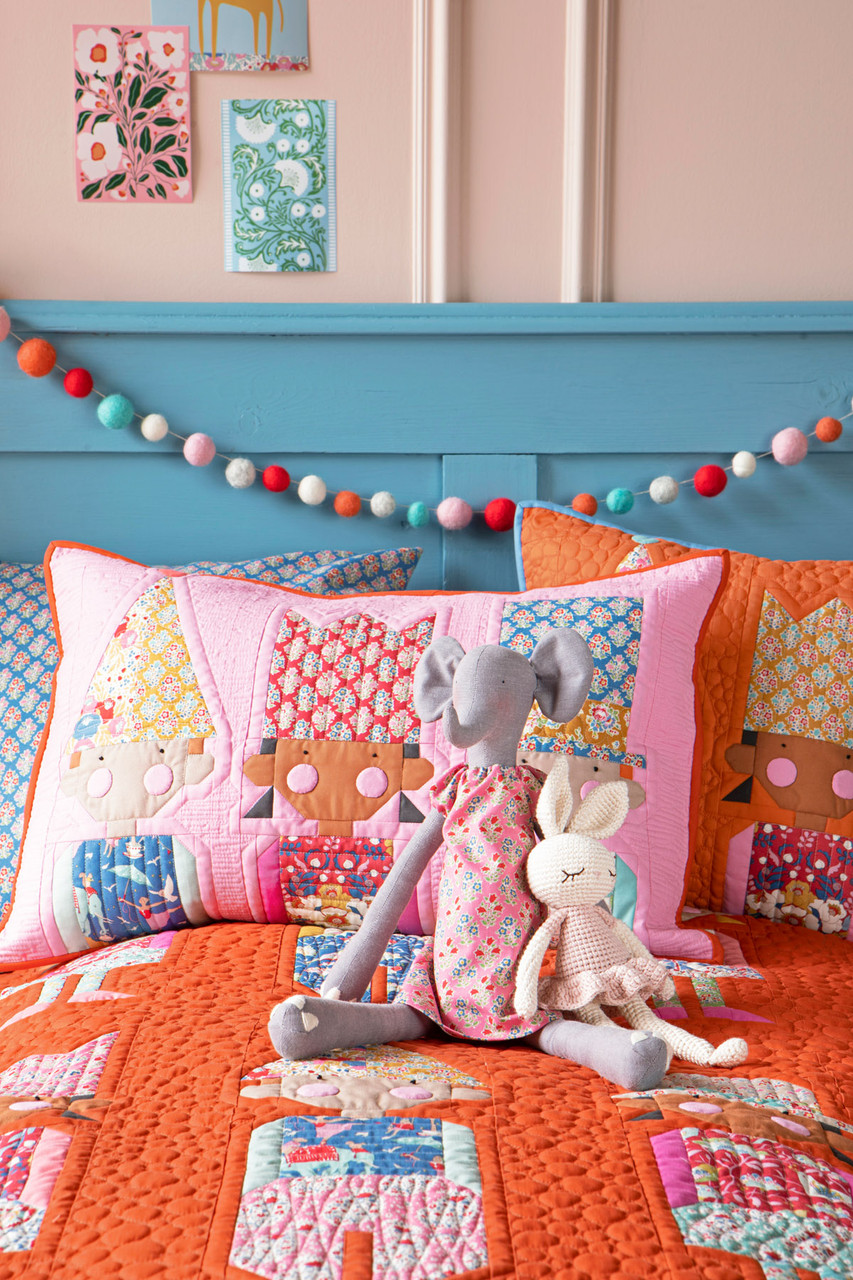 TILDA JUBILEE, Birthday Party Quilt kit in RUST - Elegante Virgule Canada