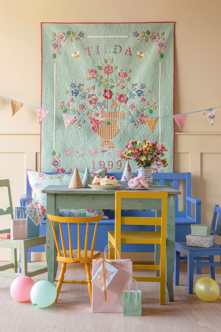 TILDA JUBILEE, Birthday Quilt kit in BLUE SAGE - Elegante Virgule Canada