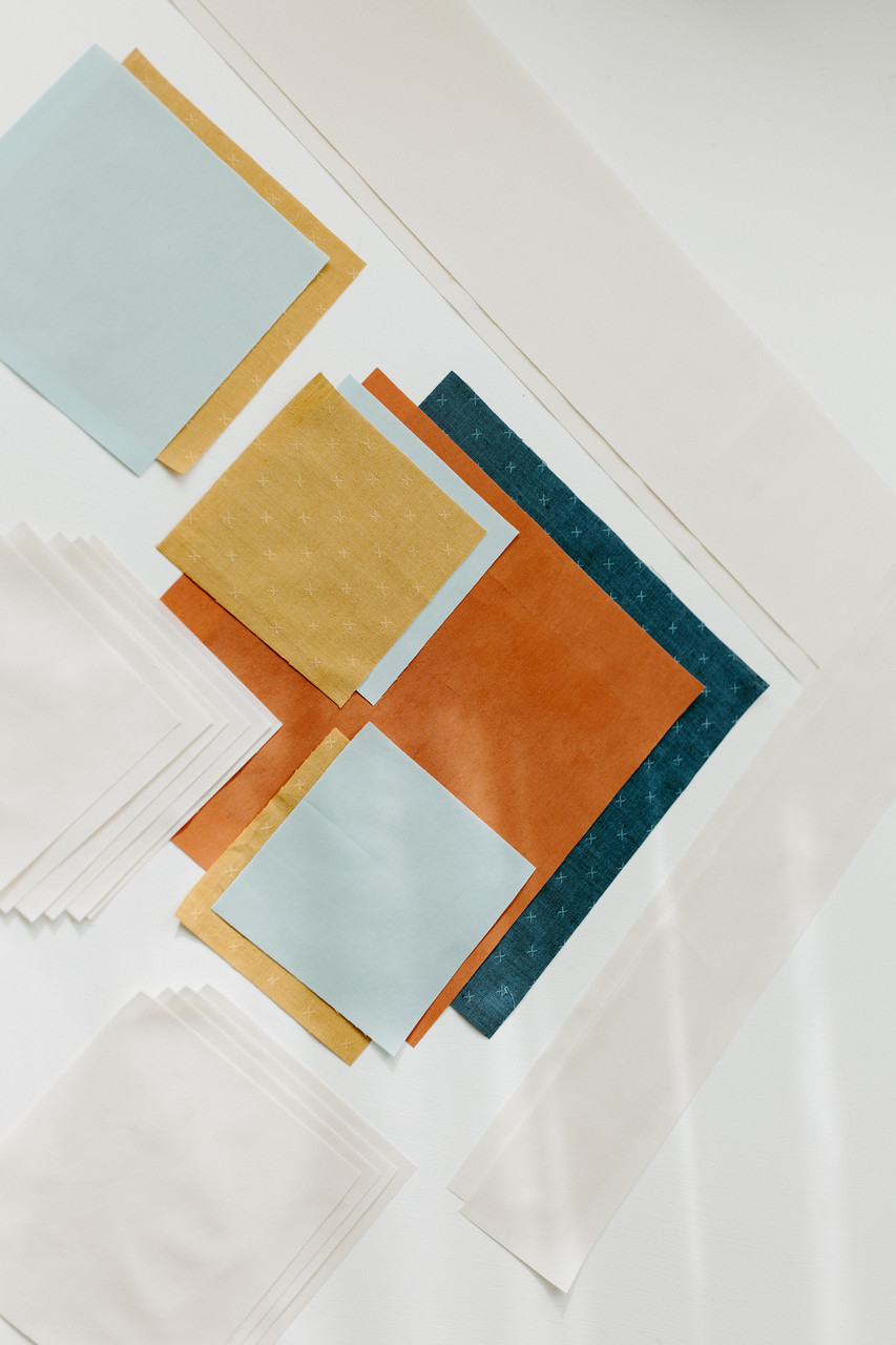 Starling Quilt kit in FABLEISM Sprout Woven and AGF Pure Solids ...