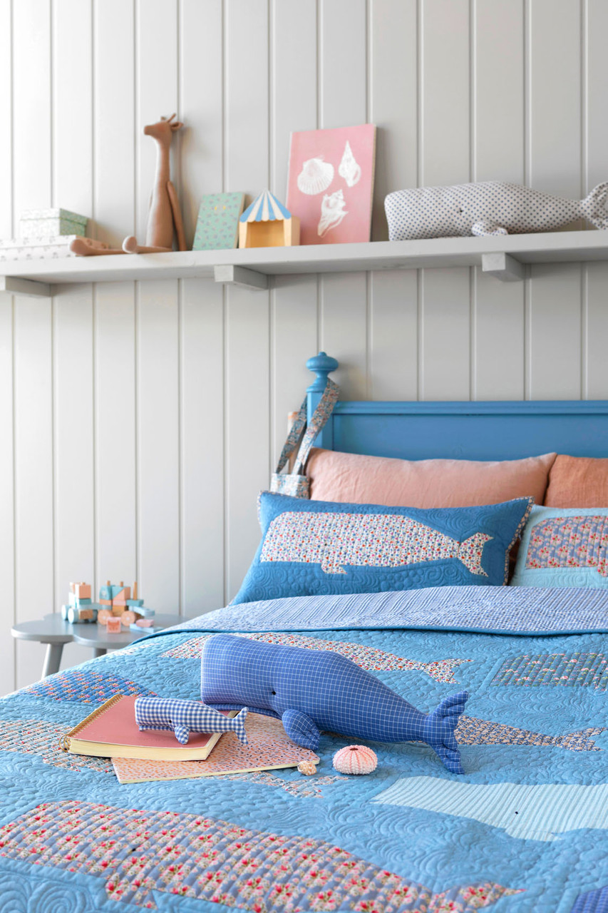 TILDA CREATING MEMORIES Summer, Blue Whale Quilt KIT - Elegante Virgule ...