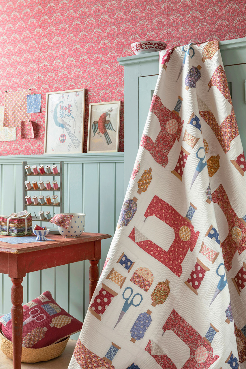 TILDA SANCTUARY, Make do and Mend Quilt Kit (Putty White) - Elegante ...