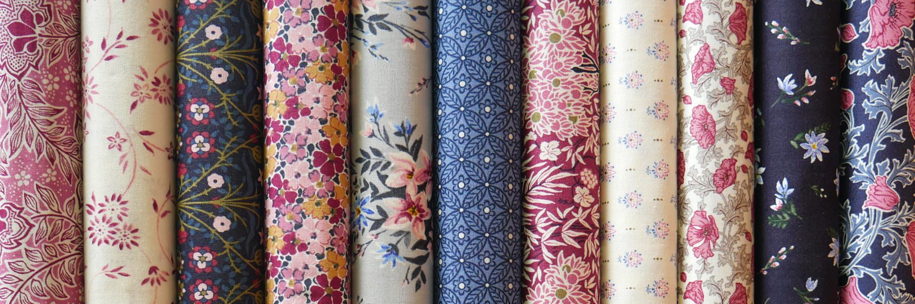 LIBERTY QUILTING, WINTERBOURNE Louisa May A in Pink - ELEGANTE VIRGULE ...