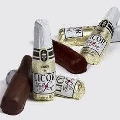 Licoritas Botellitas con Licor al Chocolate Bottle-Shaped Chocolate ...