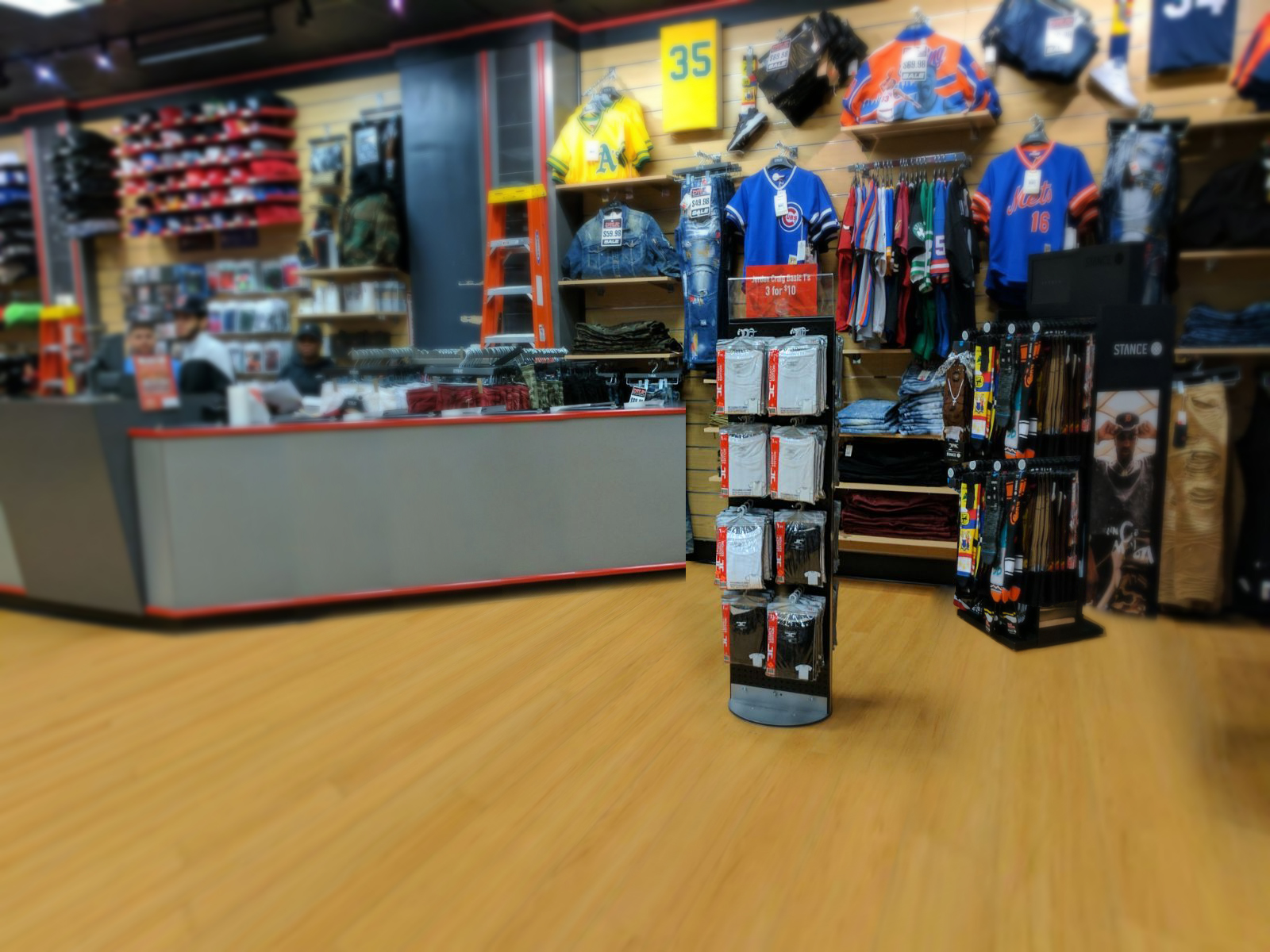 Azar Displays Shops With DTLR - Azar Displays