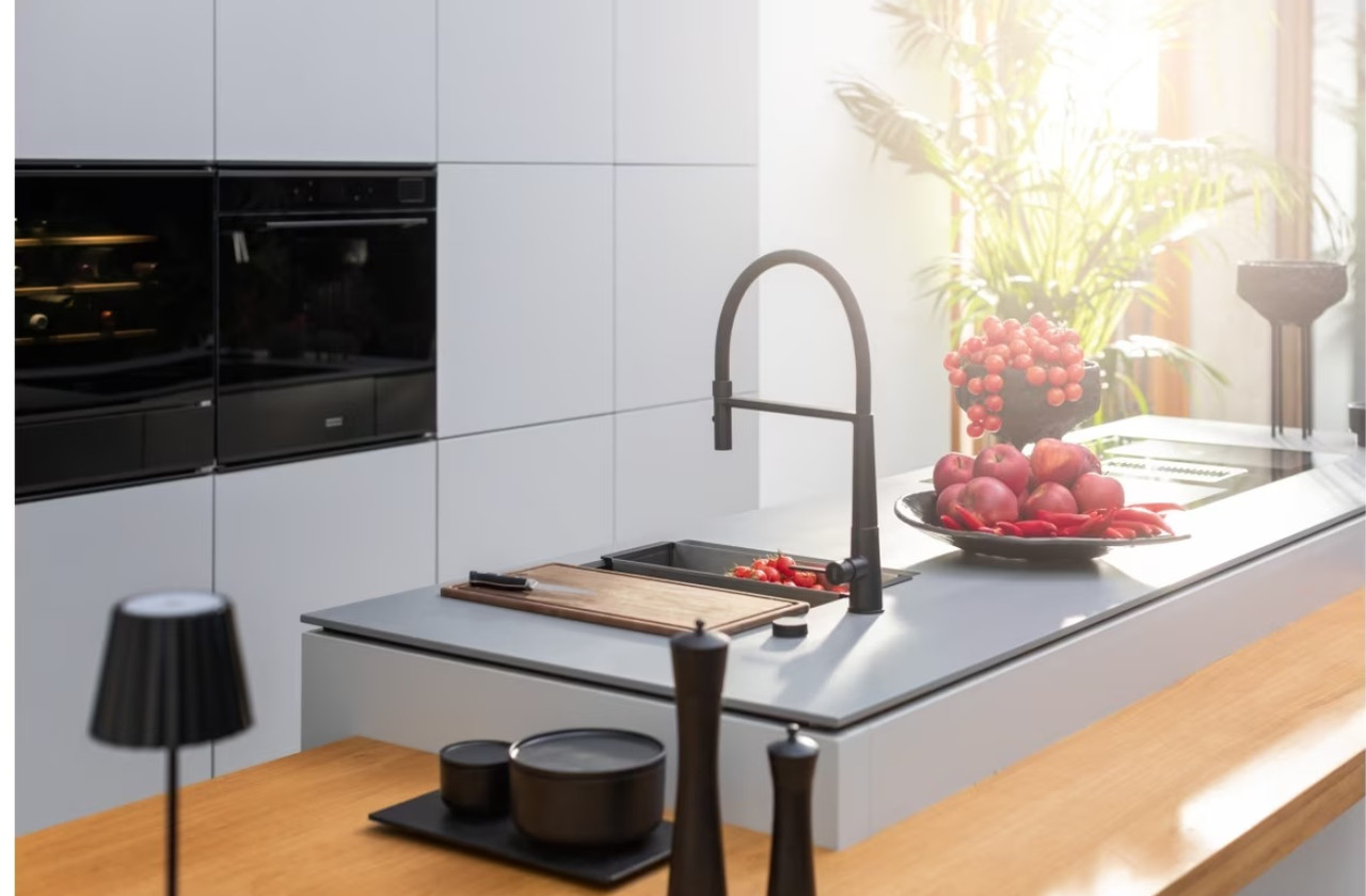 Franke Icon Semi-Pro Matt Black Kitchen Mixer Tap | Sinks.co.uk