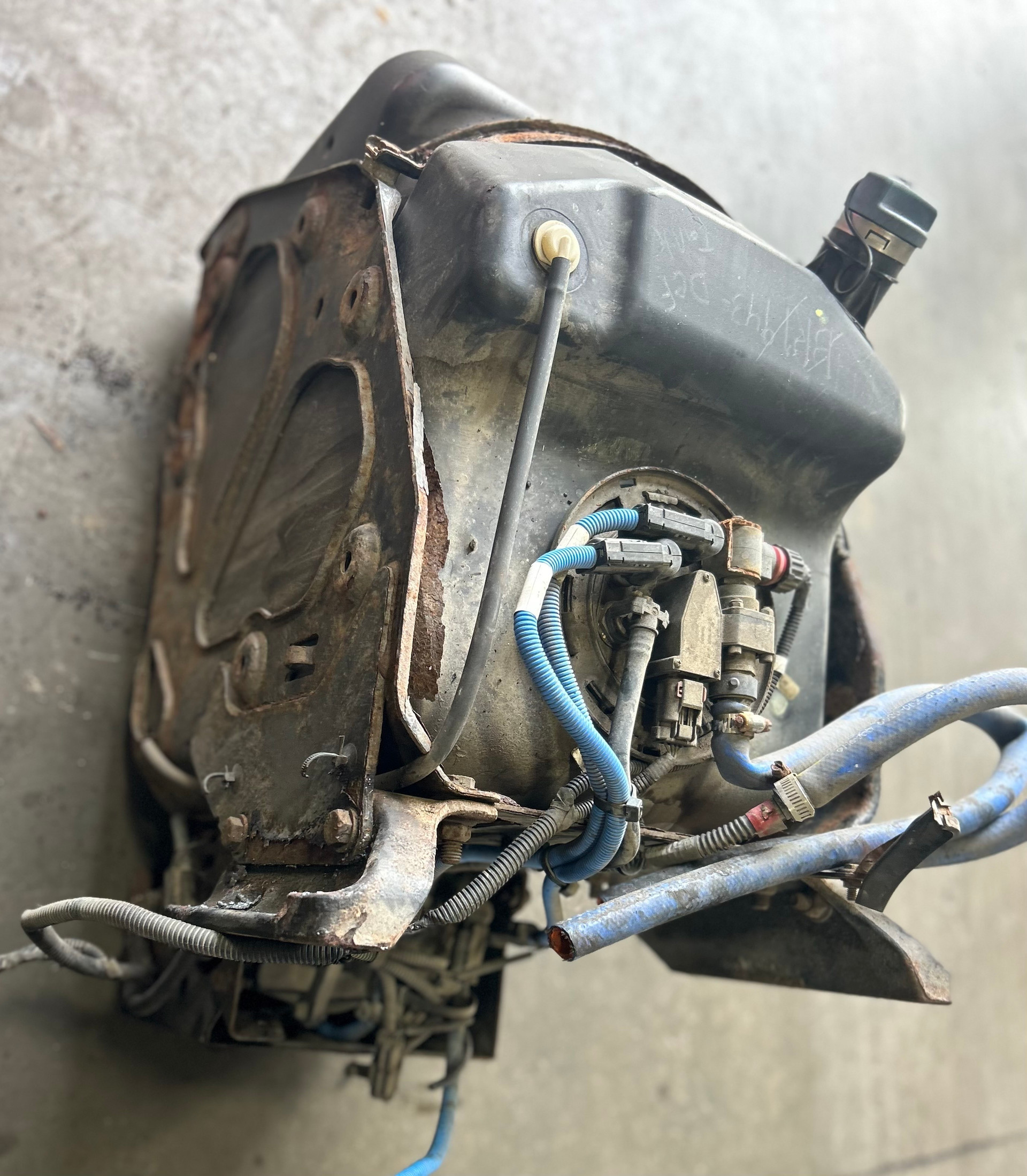 Freightliner CASCADIA DEF TANK ASSEMBLY WITH PUMP