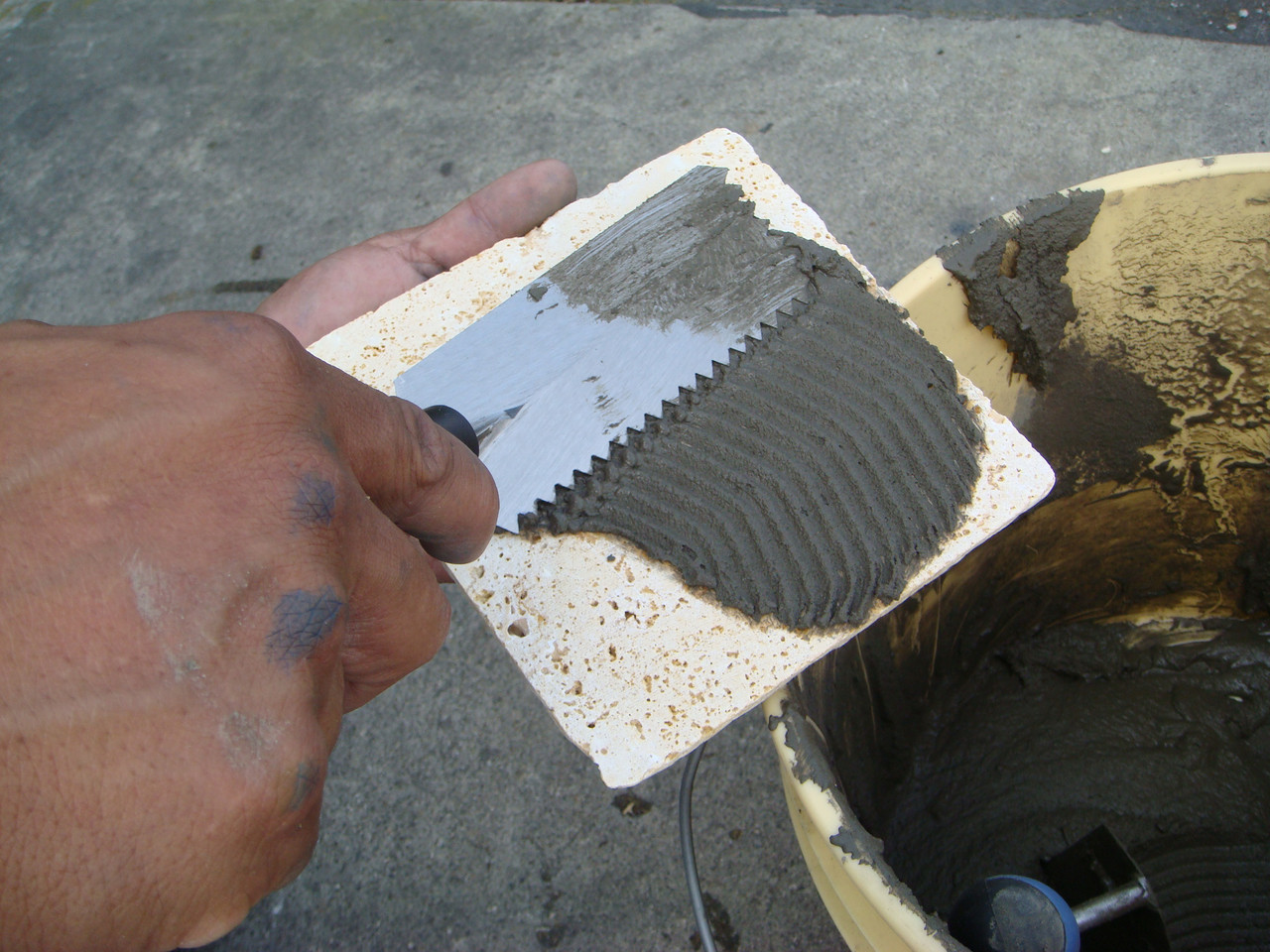 Pro-Grade 1/4" V Notch Margin Trowel - TroxellUSA