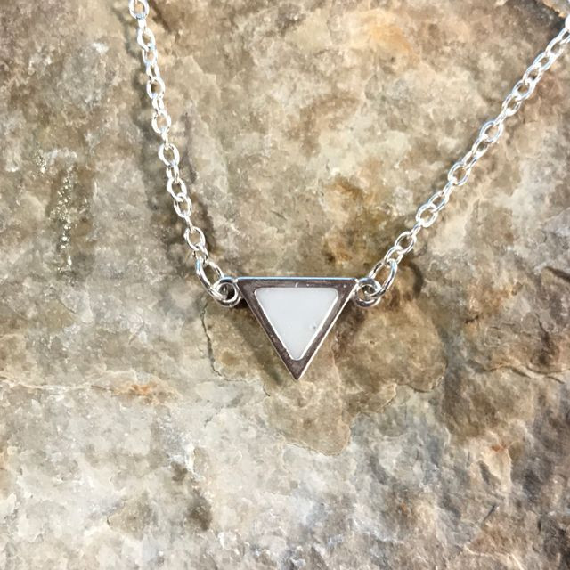 triangle link necklace - hollydayco