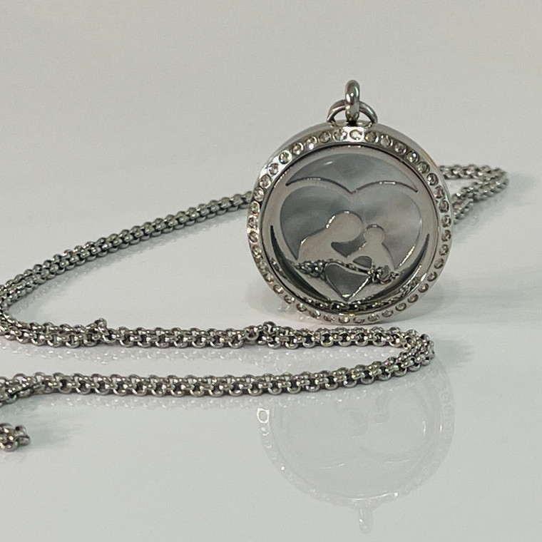 mother and child locket - hollydayco