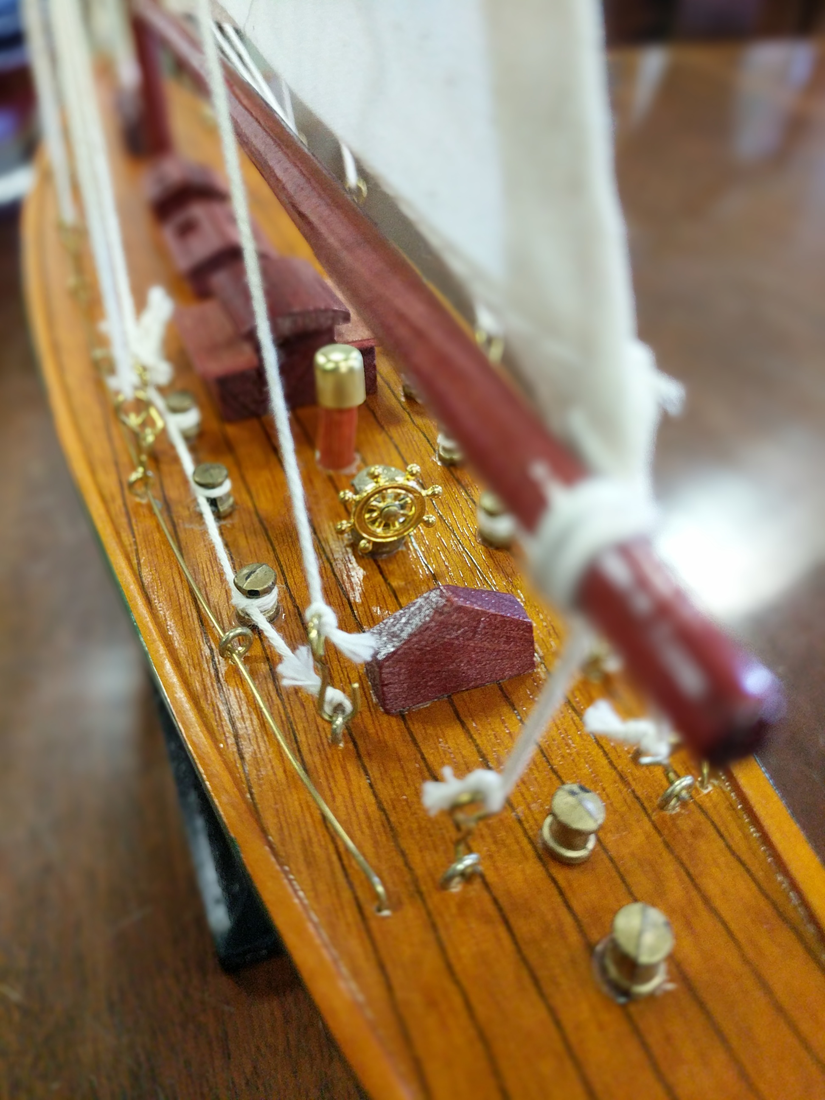 Ship Model Shamrock V 1930, 17", includes assembly card