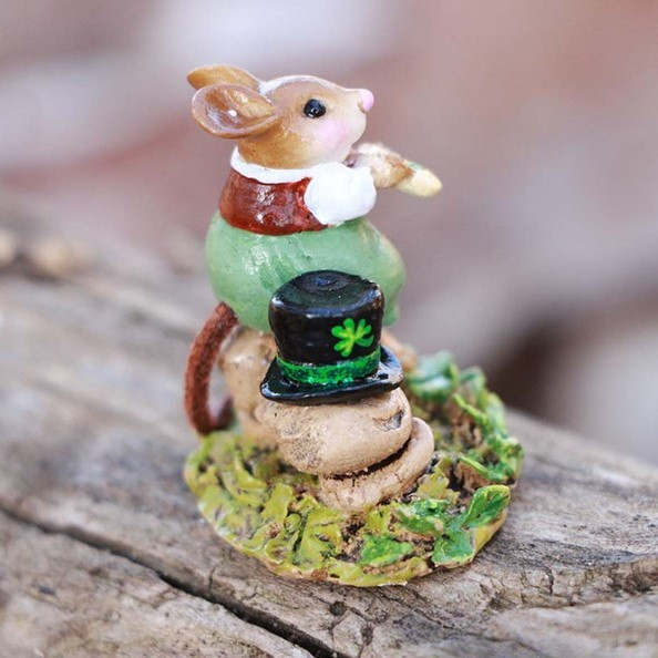 Wee Forest Folk Limited Edition M-612b - Shamrock Snacker - Endeavour Toys