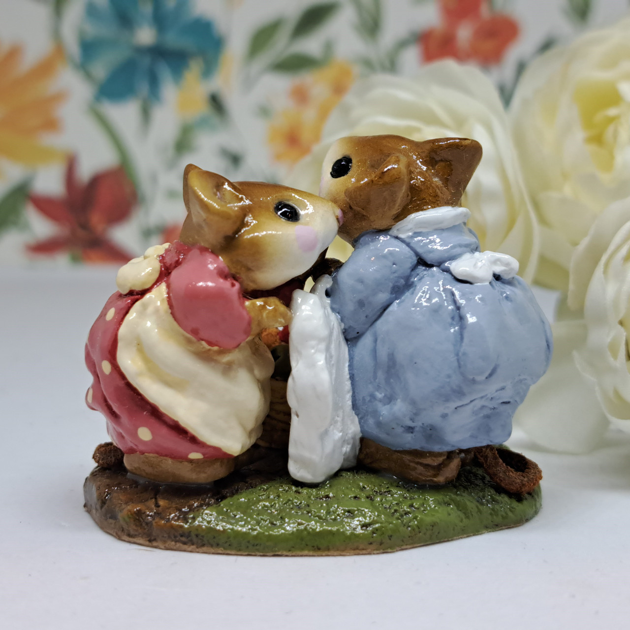 Wee Forest Folk Miniatures M-130 - Mouse Talk - Endeavour Toys