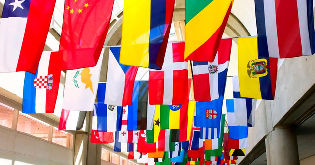 How To Properly Arrange and Display Multiple Flags - Independence ...