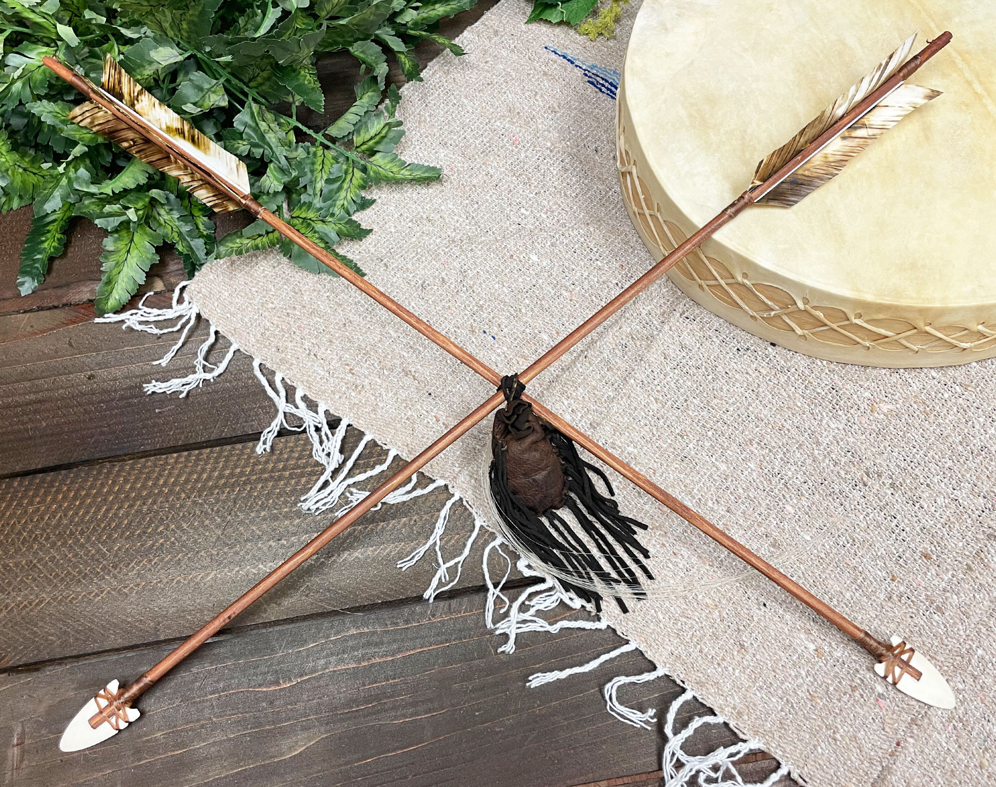 Navajo Cross Arrow w/ Medicine Bag 29" (9bc33) - Mission Del Rey ...