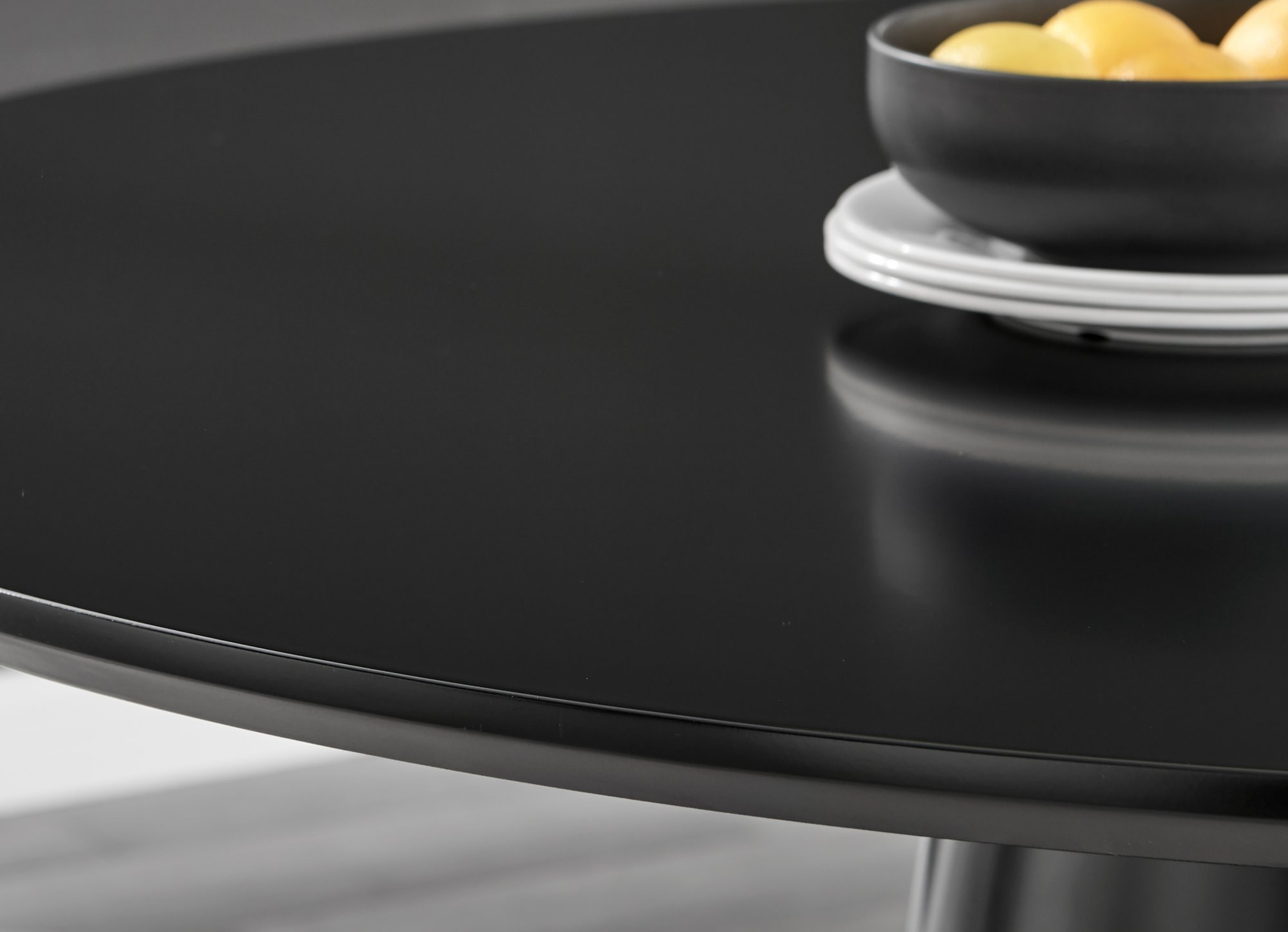 Palma Black Semi Gloss Round Dining Table & 4 Willow Chairs ...