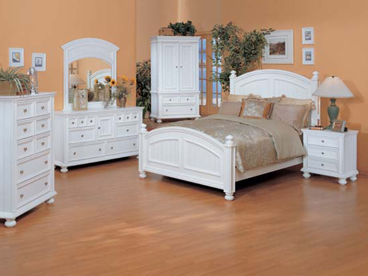Cape Cod Panel Bed, Chocolate
