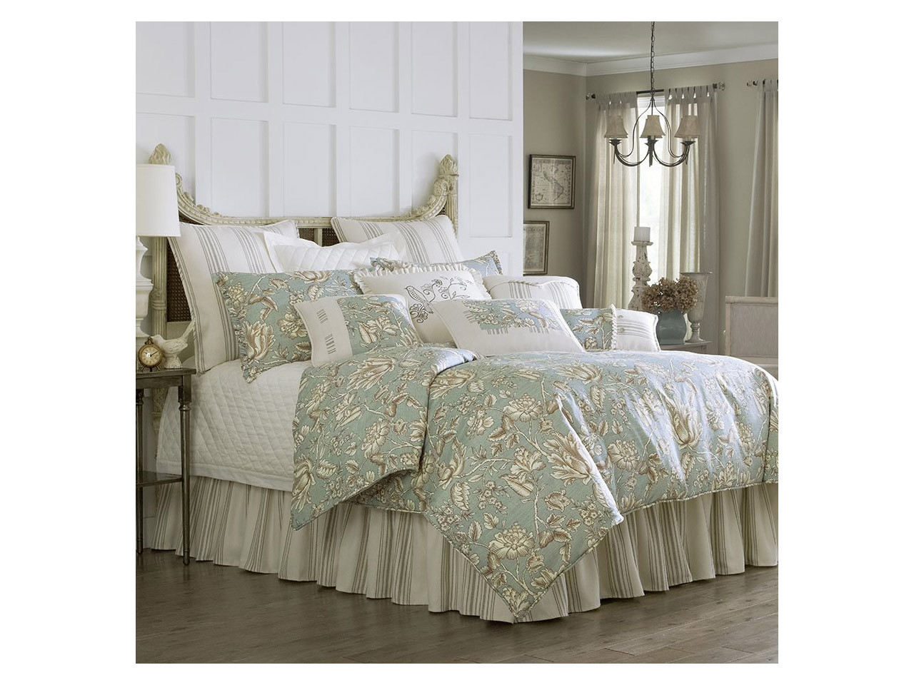 Wilshire Queen or King Bedding Set