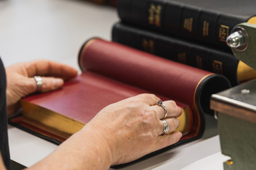 The KJV Store Reader's Edition Bible with Sacred Syntax™