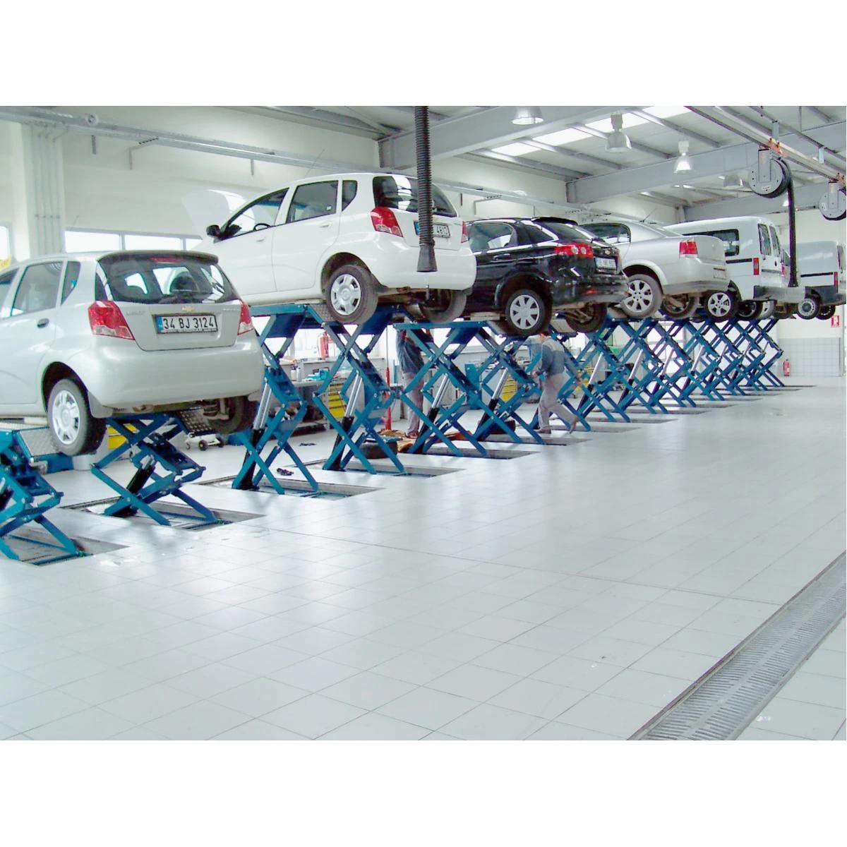 Nussbaum Jumbo 9- 9,000 lb Double Scissor Lift (Jumbo 9)