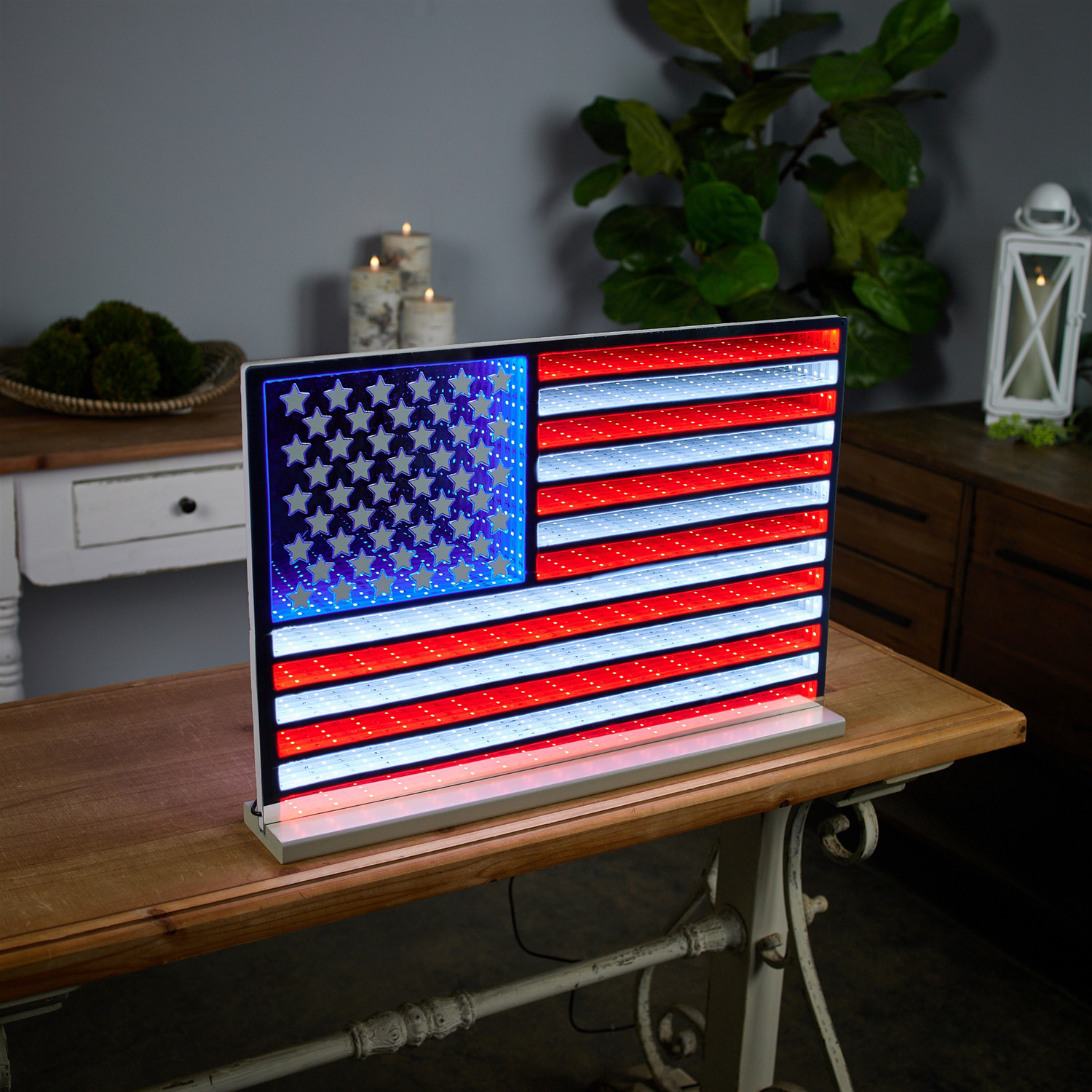 Flag Infinity Light Standing